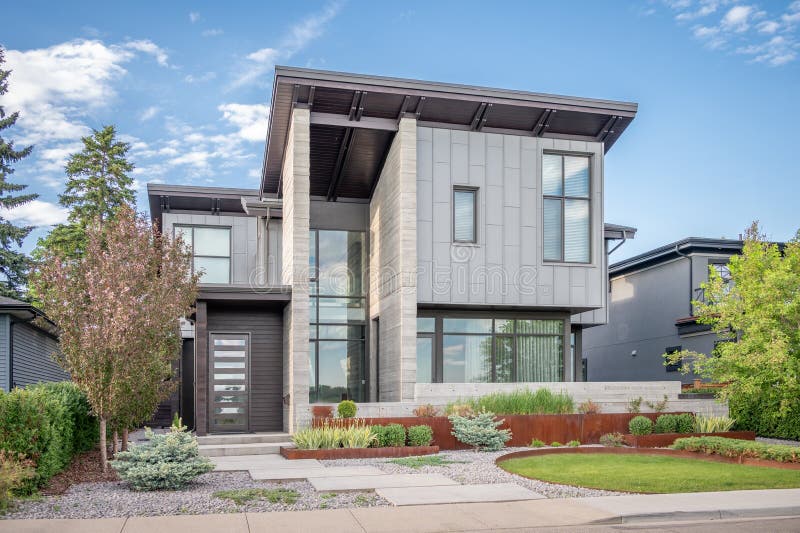 Luxury house in Calgary editorial image. Image of living - 220499000