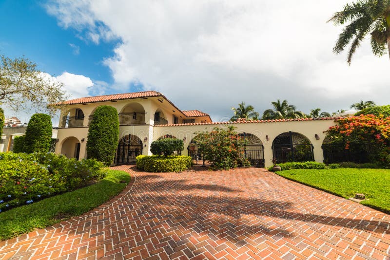 Luxury House in Southern Florida Stock Image - Image of house, detached ...