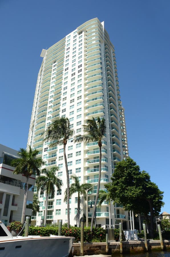 Luxury Waterfront Apartments In Florida Picture. Image: 24976299
