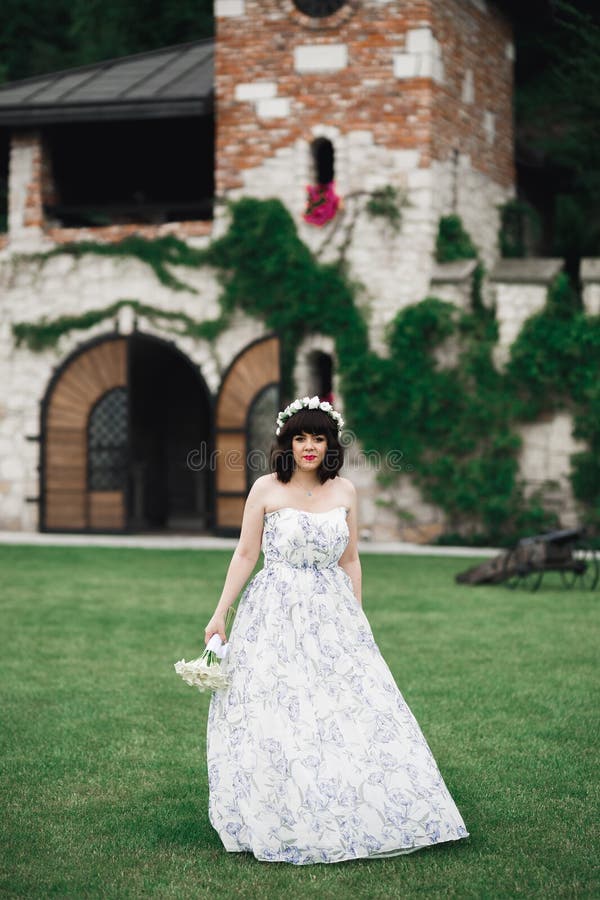 Luxury Wedding Bride, Girl Posing and Smiling with Bouquet Stock Image ...