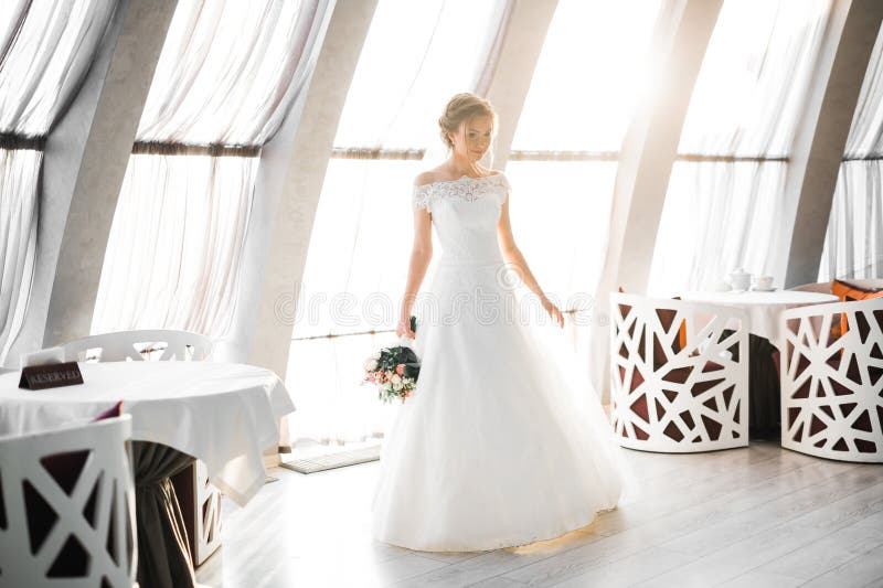 Luxury Wedding Bride, Girl Posing and Smiling with Bouquet Stock Image ...