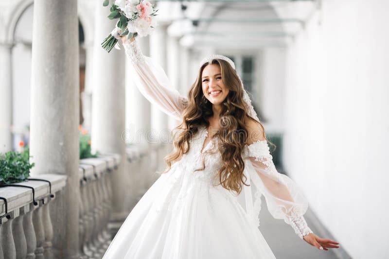 Luxury Wedding Bride, Girl Posing and Smiling with Bouquet Stock Photo ...