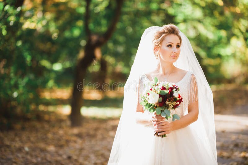 Luxury Wedding Bride, Girl Posing and Smiling with Bouquet Stock Photo ...