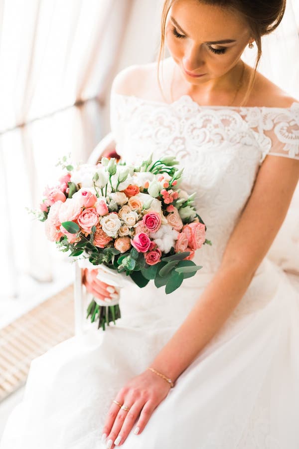 Luxury Wedding Bride, Girl Posing and Smiling with Bouquet Stock Photo ...