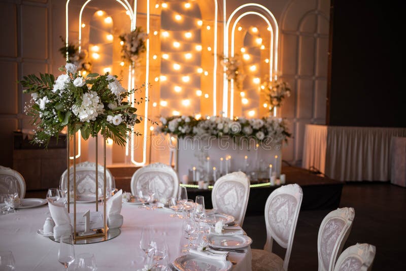 Luxury Wedding Table Setting with Flower Centerpieces and Candles Stock ...