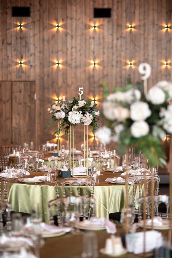 Luxury Wedding Table Setting with Flower Centerpieces and Candles Stock ...