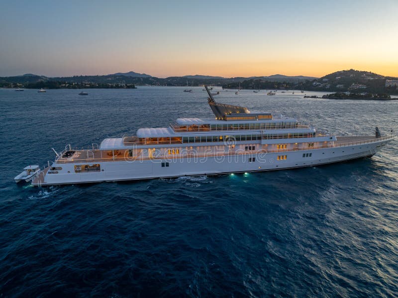 Luxury yacht at sunset editorial stock image. Image of horizon - 352989389