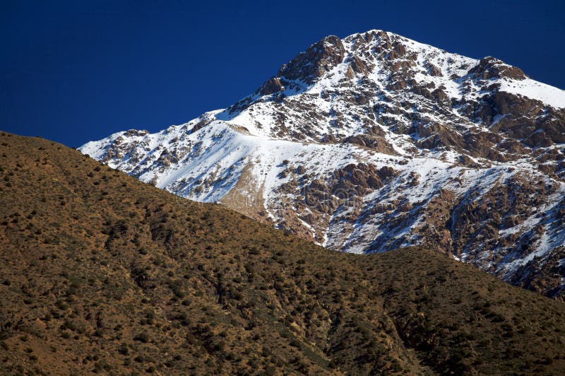 A Neve De Marrocos Cobriu Montanhas Do Atlas Foto de Stock - Imagem de ...