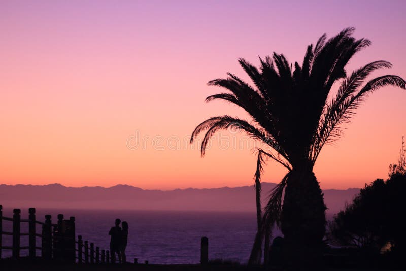 Tarde Y Luz Del Sol En El Pueblo Imagen de archivo - Imagen de turismo ...