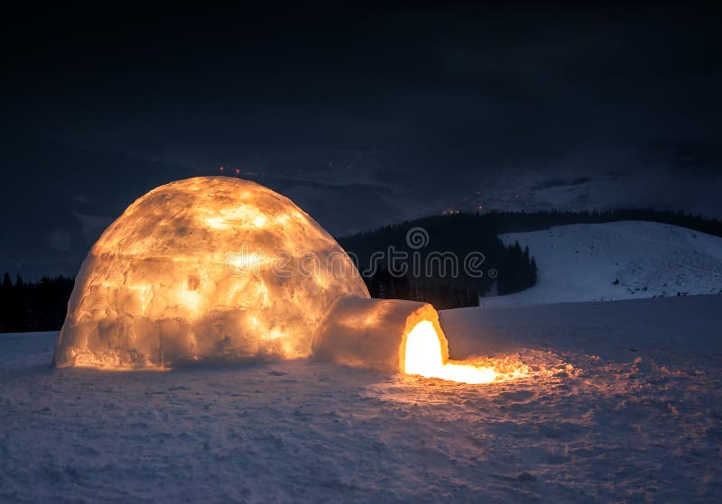 Iglu e sol reais imagem de stock. Imagem de arco, abrigo - 104120941