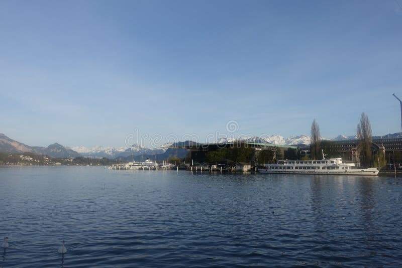 Luzern-See Und Schweizer Alpen Formulieren Ansicht Service-Landschaft ...