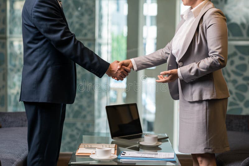 Lyckat avtal fotografering för bildbyråer. Bild av kantjusterat - 58558219