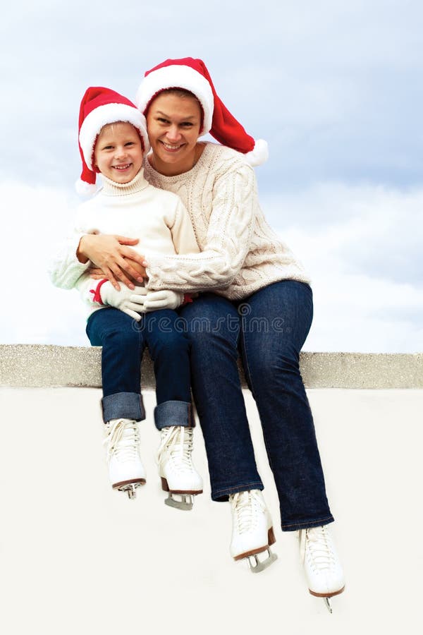 Lycklig Moder Och Dotter Som Tillsammans Utomhus Skrattar Arkivfoto
