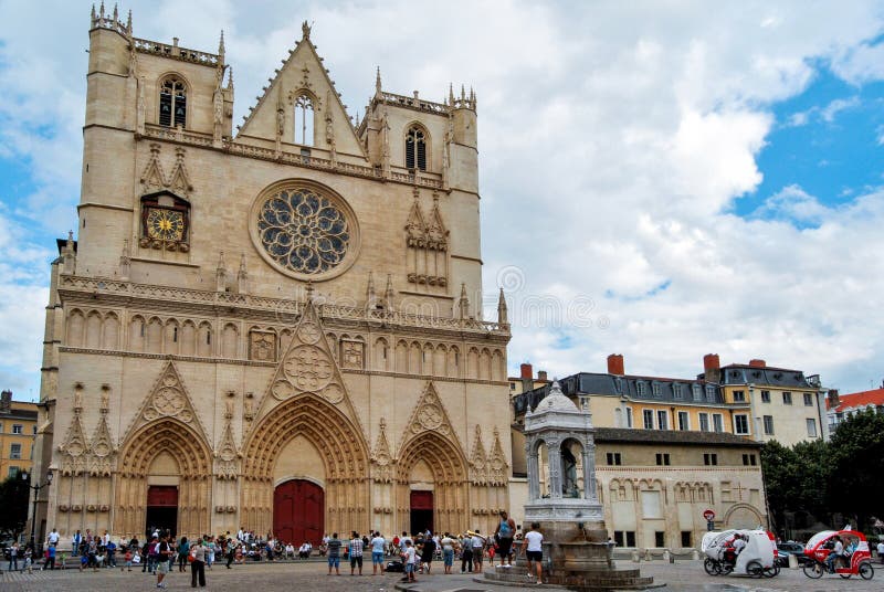 Lyon, Catedral De Saint Jean Imagem de Stock Editorial - Imagem de ...