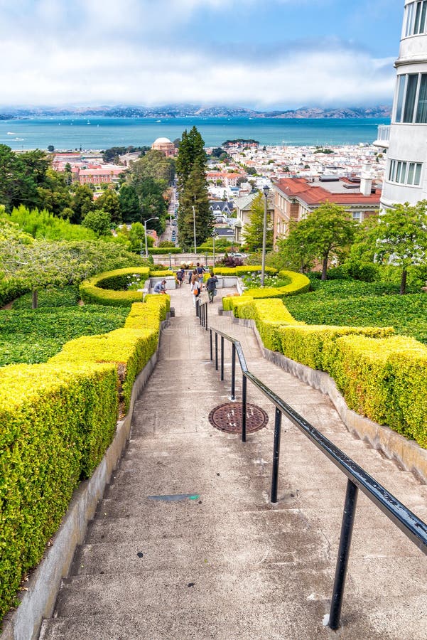 Lyon Street Steps with City Skyline in San Francisco Editorial Stock ...