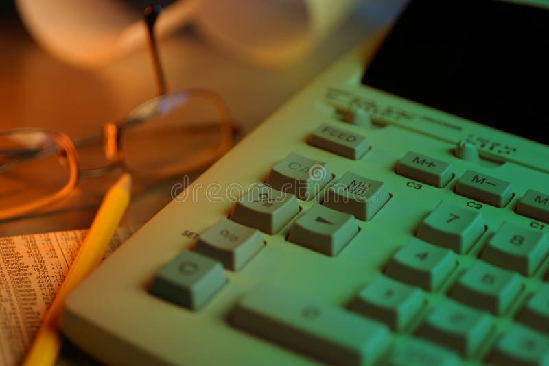 Máquina Sumadora, Calculadora Moderna Y Cuaderno Imagen de archivo ...