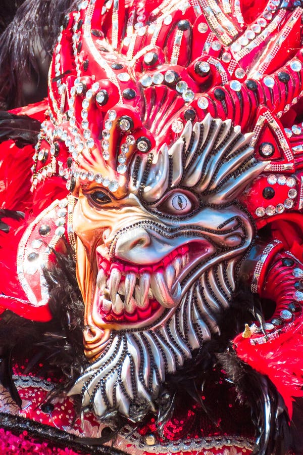 Máscara De Lechones Del Traje Del Carnaval Imagen editorial - Imagen de ...