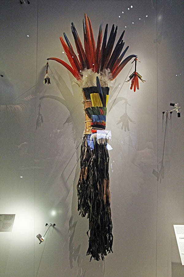 Máscara de Olok fotografia editorial. Imagem de penas - 119406207