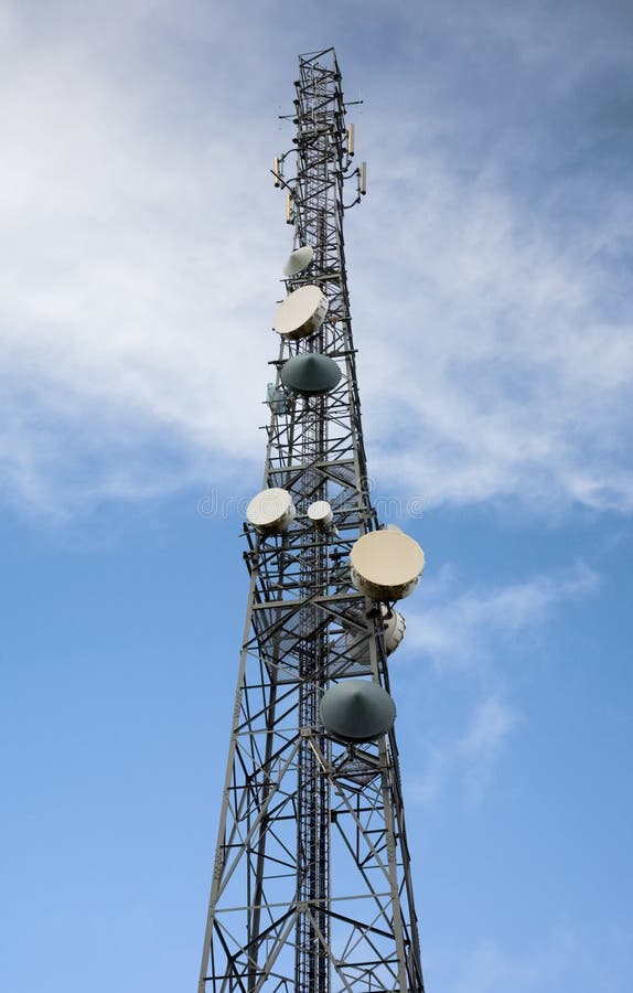 Mât d'antenne par radio photo stock. Image du électronique - 1969440
