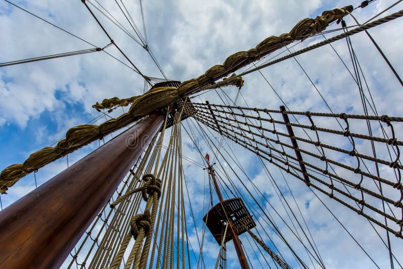 Mât de bateau photo stock. Image du sunlight, grand, marin - 27711116