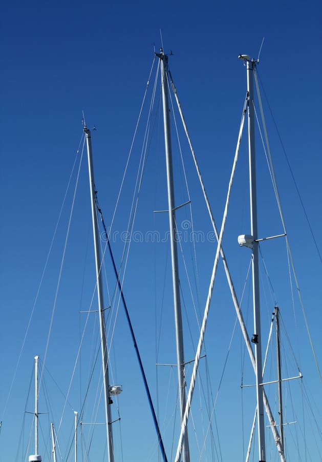 Niveaux De Gris Tirée Des Mâts De Bateaux Au Mexique Image stock ...
