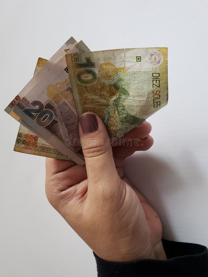 Mão De Uma Mulher Que Guarda Cédulas Peruanas Imagem de Stock - Imagem ...