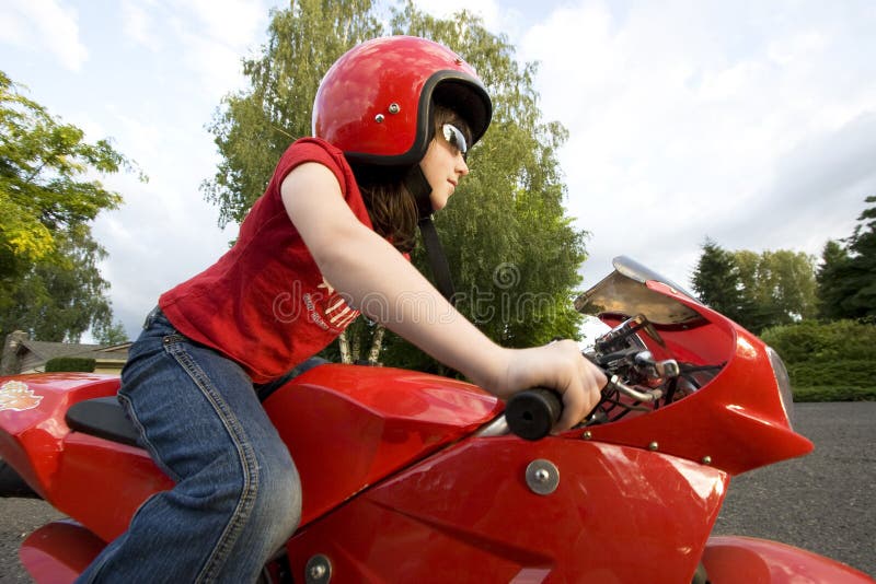 Mädchen auf Motorrad stockbild. Bild von werft, motorrad - 6275815