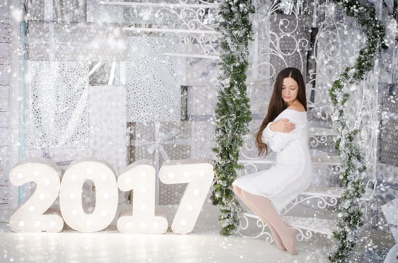 Mädchen, Das Ein Buch Liest Stockbild - Bild von buch, nett: 84705673