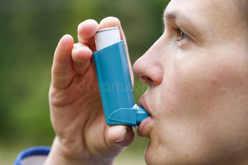 Médicament Patient D'inhalation D'asthme Image stock - Image du ...