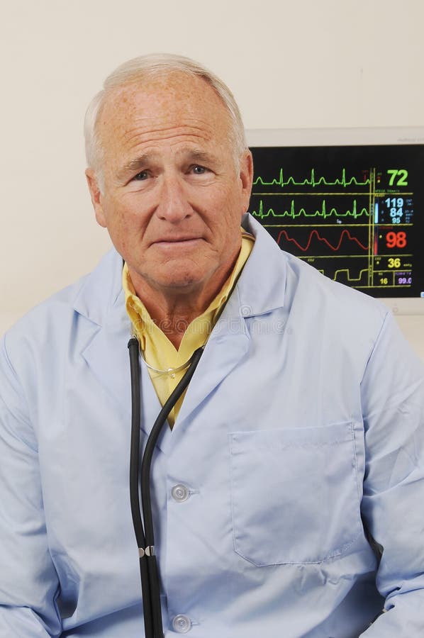 Médico mayor foto de archivo. Imagen de mayor, médico - 12639068