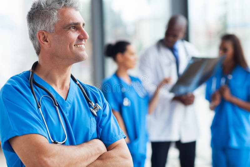 Médico mayor foto de archivo. Imagen de mayor, médico - 12639068