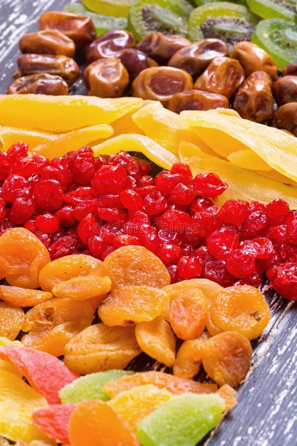 Mélange De Fruit Sec Et Glacé Photo stock - Image du mélange, glacé ...