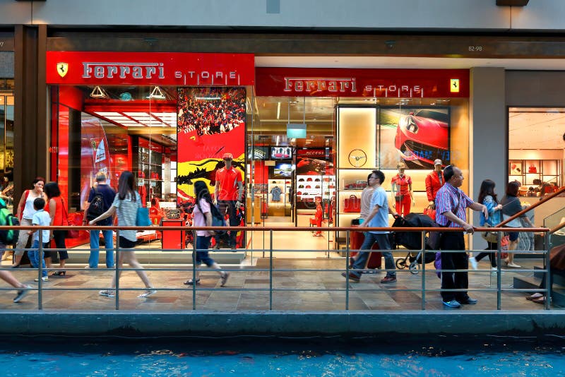 Magasin de Ferrari à Milan photo éditorial. Image du mémoire - 32228756