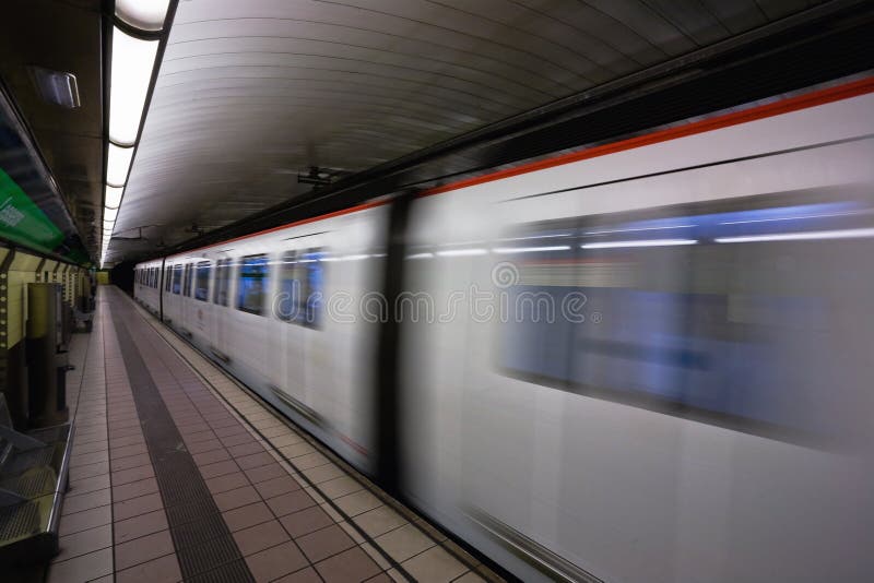 Station De Métro De Montréal L'Assomption (métro) Photo stock éditorial ...