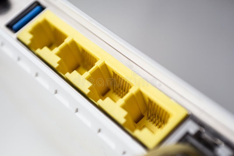 La Parte Posterior De Los Conectores De Antena Y Enchufe Del Router ...