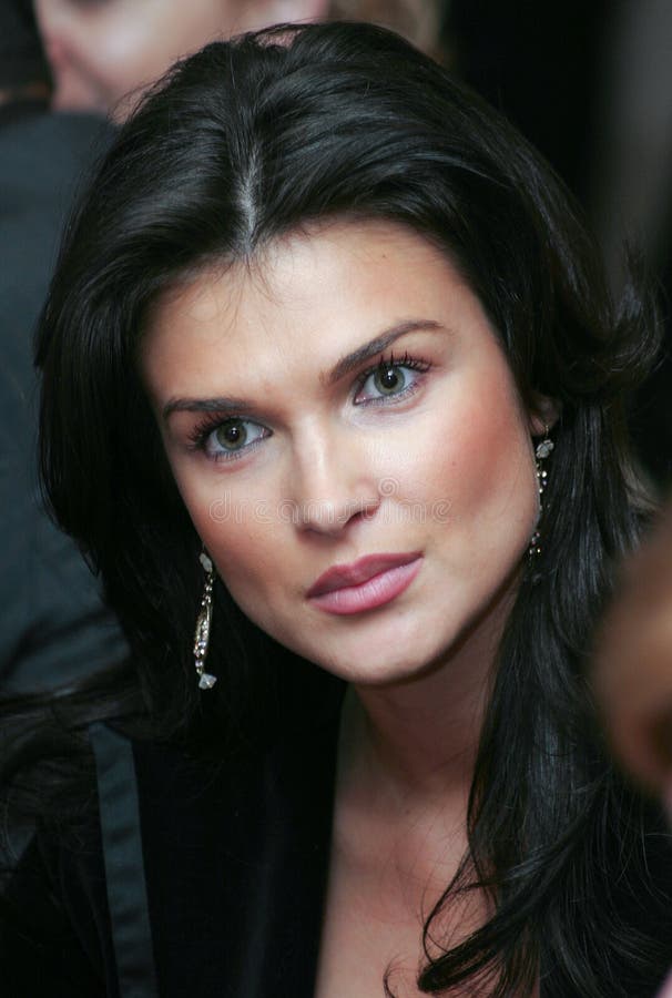 Mónica Birladeanu foto editorial. Imagen de linternas - 22522681