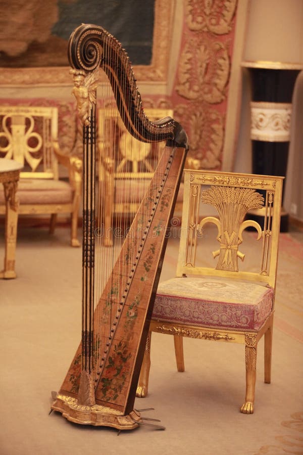 Arpa De Oro Fotos De Stock - Download 296 Fotos Libres de Derechos