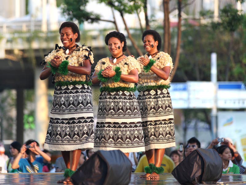 Música e dança de Fiji fotografia editorial. Imagem de coreografia ...