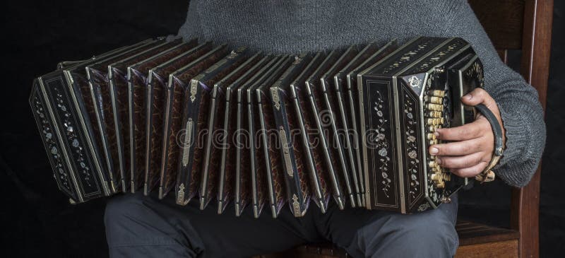 Instrumento Del Tango De Bandoneon Imagen de archivo - Imagen de texto ...