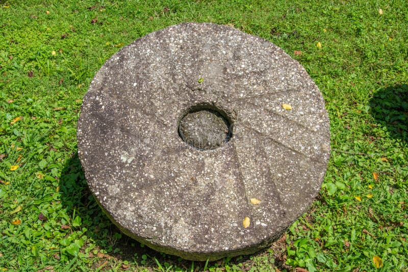 Mühlsteine stockfoto. Bild von parks, reiben, park, mehl - 43645694