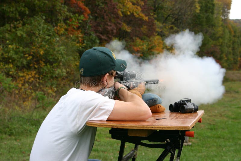 Gewehrmündung Und. Munition Des Kalibers 308 Stockbild - Bild von ...