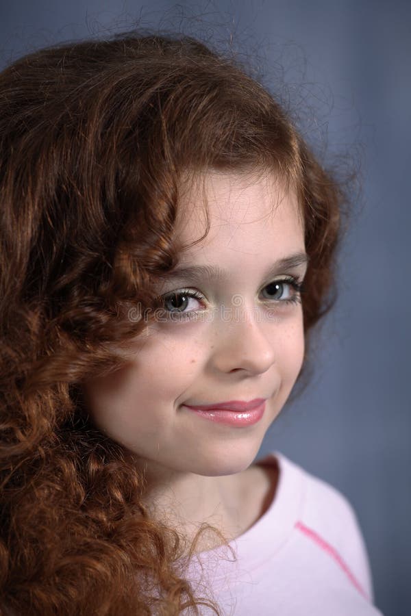 Młoda dziewczyna portret zdjęcie stock. Obraz złożonej z dziecko - 3485130