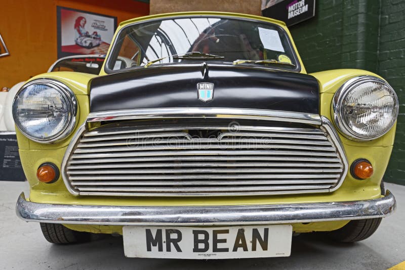 Mr. Bean Austin Mini redactionele stock afbeelding. Image of engeland ...