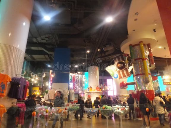 M&M S World in New York Editorial Photo - Image of child, statue: 24341766