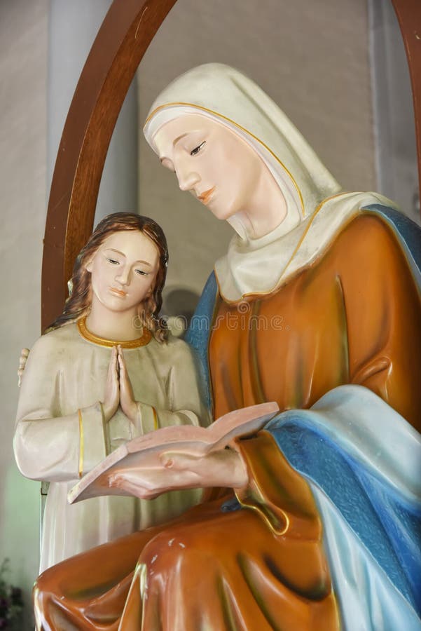 Het Standbeeld Van Moedermary in Katholieke Kerk in Havana Redactionele ...