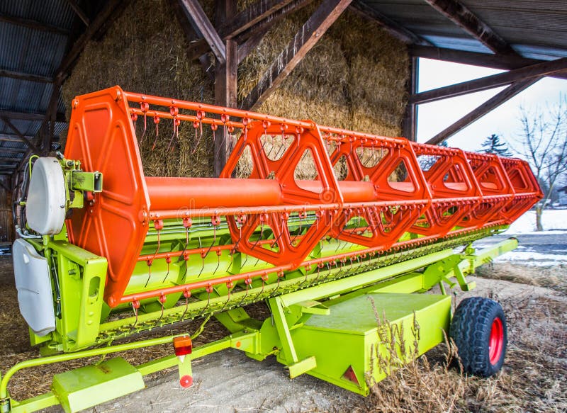 Maaimachine III Van De Tarwe Stock Foto - Image of platteland, schuur ...