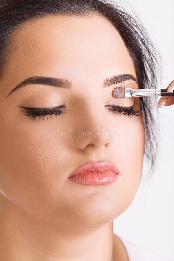 Maak Omhoog Het Toepassen Van Oogschaduwwen Stock Afbeelding - Image of ...