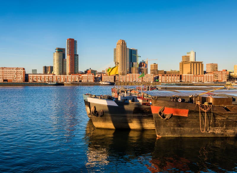 Maashaven Rotterdam stock afbeelding. Image of horizontaal - 84613591