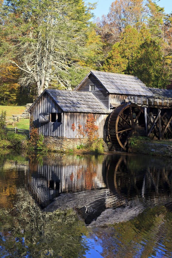 Virginia S Mabry Mill on the Blue Ridge Parkway in the Autumn Se Stock ...
