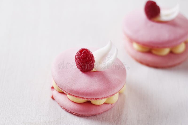 Macaron cor-de-rosa foto de stock. Imagem de delicioso - 26776174